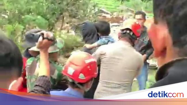 Bocah di Cianjur Selamat Usai 3 Hari Bertahan Tertimpa Puing