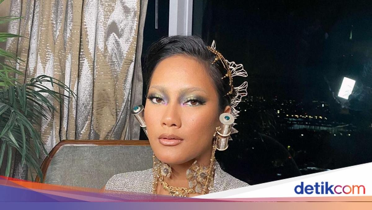 Foto: 6 Penampilan Tara Basro di FFI 2022 'Tanpa Alis' dan Makeup Bunglon