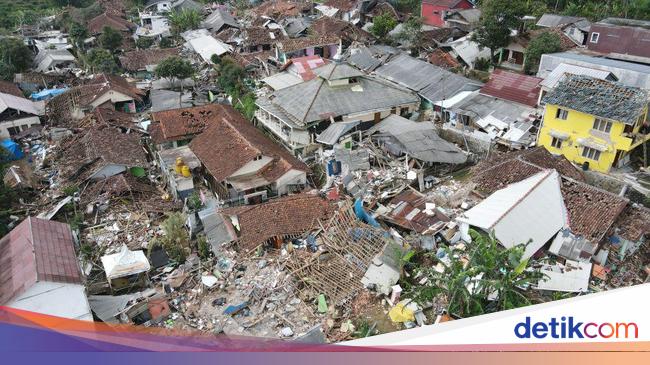 Foto Udara Permukiman Porak-poranda Terdampak Gempa Cianjur