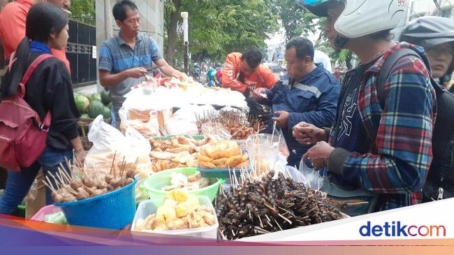 Gilo-gilo, Gerobak Dorong Isi Buah hingga Gorengan Khas Semarang