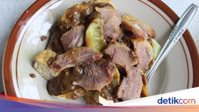 Mantap! Rujak Cingur Racikan Bu Bokin Jadi Favorit Gus Dur-Jokowi