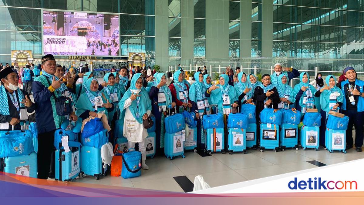 Alhamdulillah, 375 Jamaah Umrah Terbang ke Tanah Suci dari Bandara Kertajati