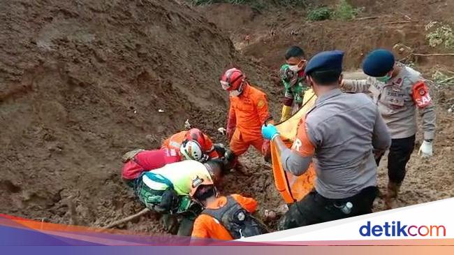 2 Jenazah Ditemukan Tertimbun Longsor di Jalan Cianjur-Puncak