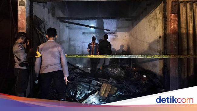 3 Kios Pasar Bandung Tulungagung Terbakar Akibat Korsleting Listrik