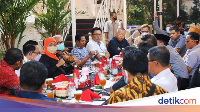 UMP Jatim 2023 Naik 7,8%, Gubernur Khofifah Minta Pengusaha Taati UMP Jatim 2023 Naik 7,8%, Gubernur Khofifah Minta Pengusaha Taati