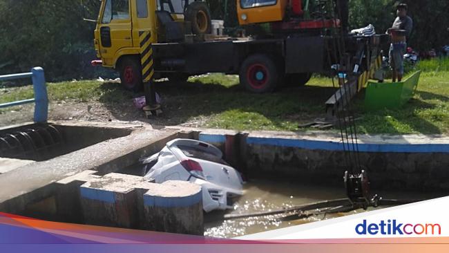 Ikuti Arah Jalan Google Maps, Mobil di Sukoharjo Ini Terjun ke Sungai