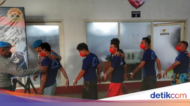 Enam Pelaku Pembunuhan Pria Bandung Ditangkap Enam Pelaku Pembunuhan Pria Bandung Ditangkap
