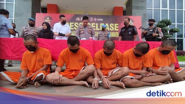 Penampakan 5 Pesilat Keroyok Penjual Nanas Gresik hingga Tewas