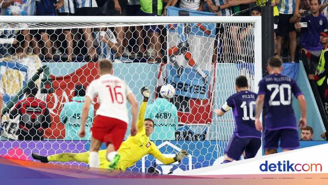 Kesalnya Messi Usai Penalti Digagalkan Szczesny