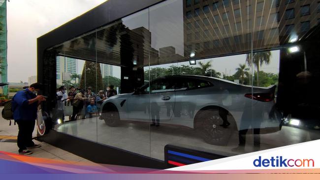 Melihat Lebih Dekat BMW M4 CSL, Mobil Super Langka Cuma Ada 2 di Indonesia