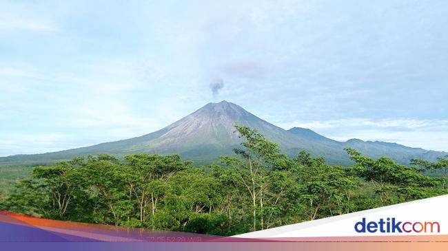 Gunung Semeru Kembali Erupsi Keluarkan Abu Setinggi 500 Meter Gunung Semeru Kembali Erupsi Keluarkan Abu Setinggi 500 Meter