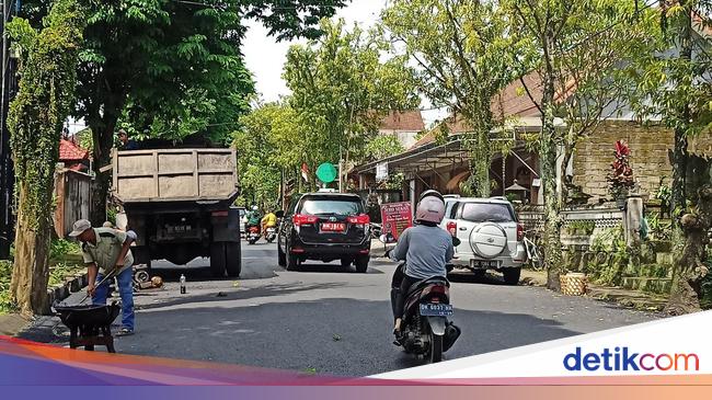 Ada Proyek Perbaikan, Lalin 5 Jalan di Tabanan Tersendat