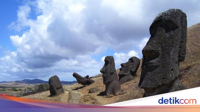 Asal-usul Emoji Kepala Batu, Patung "Teman yang Dicuri"