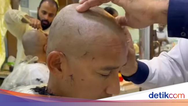 Jokowi Singgung Pemimpin Rambut Putih, Sandiaga Pilih Tampil Botak Licin
