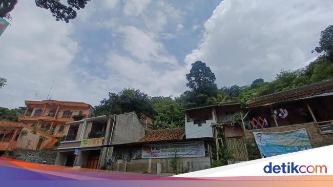 Kala Matahari Datang 'Kesiangan' di Kampung Heubeul Isuk Bandung