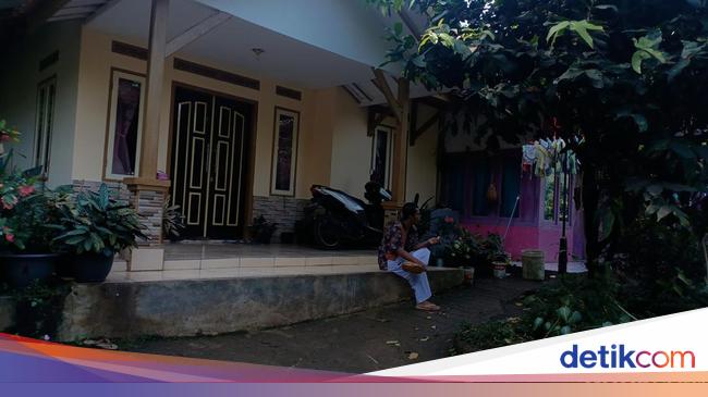Penyebab Matahari 'Datang Kesiangan' di Kampung Heubeul Isuk Bandung