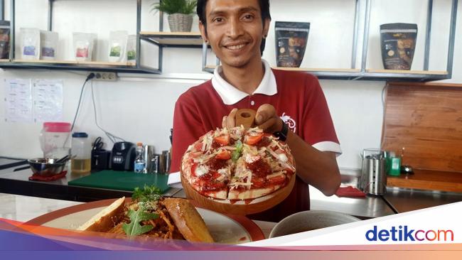 Mencicipi Kreasi dan Lezatnya Pizza-Sup dari Olahan Stroberi di Denpasar