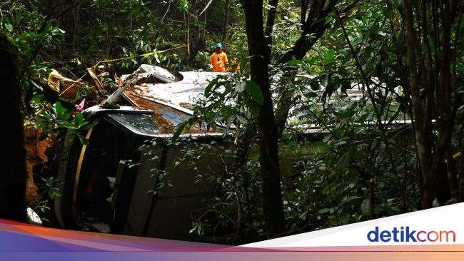 Bus Masuk Jurang di Magetan Tewaskan 7 Orang: Sebab hingga Kronologi
