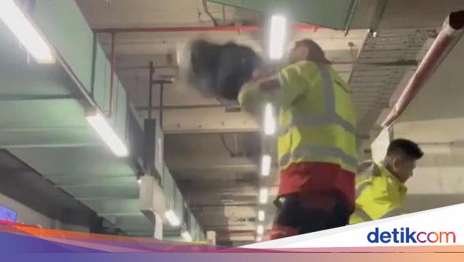 Viral Petugas Bandara Australia Banting Koper Penumpang, Langsung Disidak! Viral Petugas Bandara Australia Banting Koper Penumpang, Langsung Disidak!