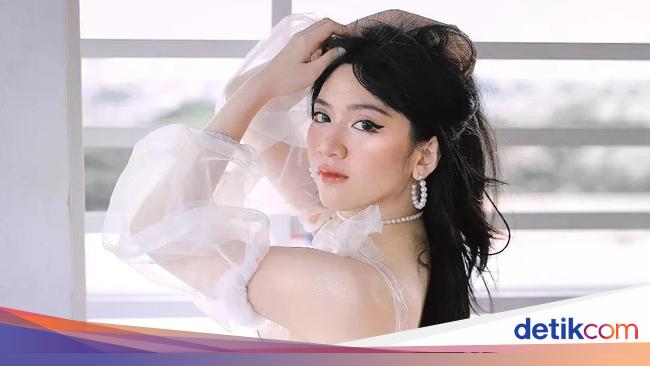 YKLN Suka Cosplay Karakter Anime Seksi, Kerap Dicap Wanita Aneh