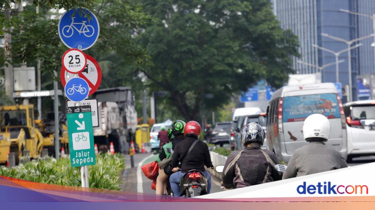 Viral Pemotor Ngebut di Lajur Sepeda, Siapa Saja yang Sebenarnya Boleh ...