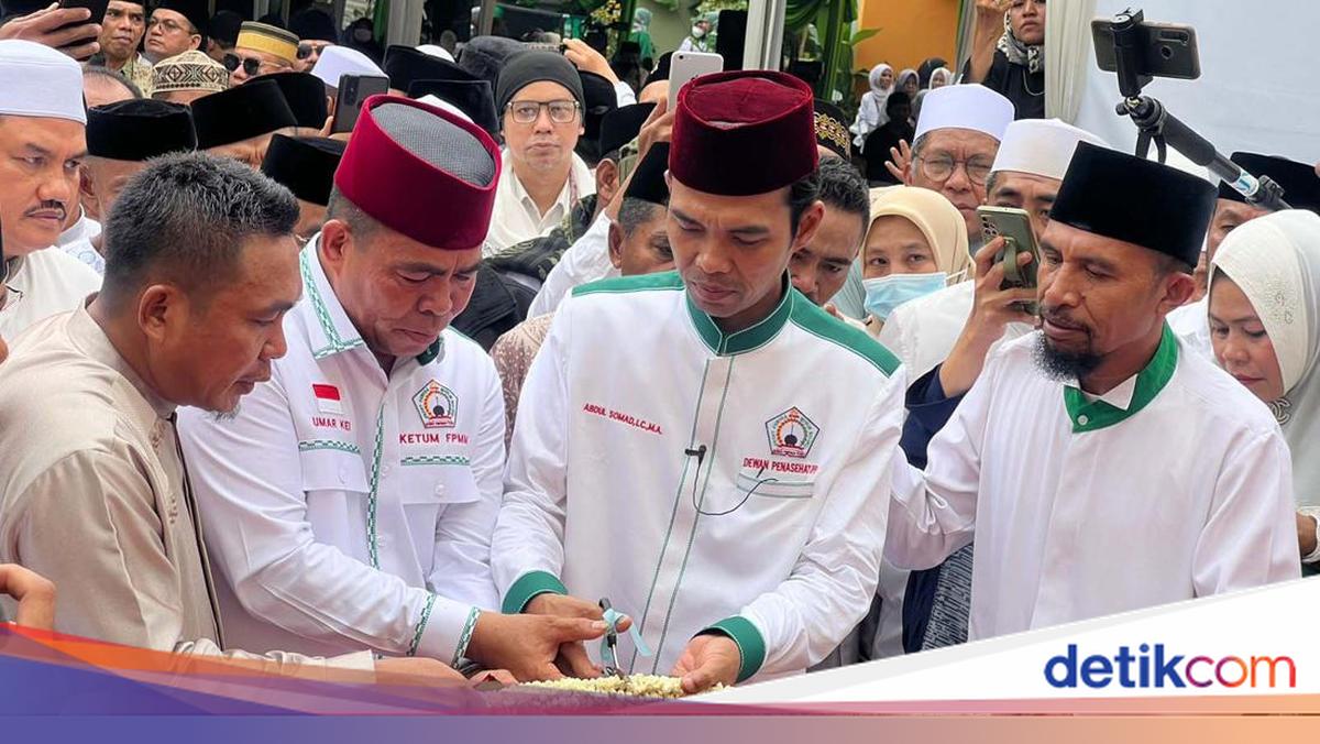 UAS dan Umar Kei Resmikan Masjid Ar-Romlah
