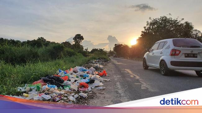 Tumpukan Sampah Muncul di Pekanbaru Akibat Lambat Diangkut Tumpukan Sampah Muncul di Pekanbaru Akibat Lambat Diangkut