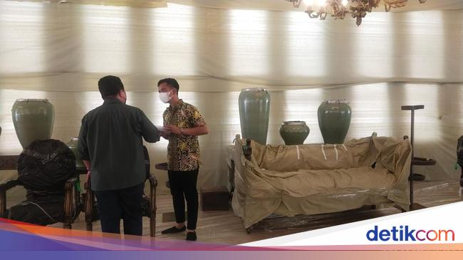 Erick Thohir Tinjau Persiapan Puro Mangkunegaran Jelang Tasyakuran Kaesang Erick Thohir Tinjau Persiapan Puro Mangkunegaran Jelang Tasyakuran Kaesang