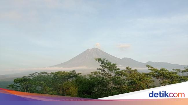Gunung Semeru Kembali Erupsi, Tinggi Letusan 300 Meter dari Puncak