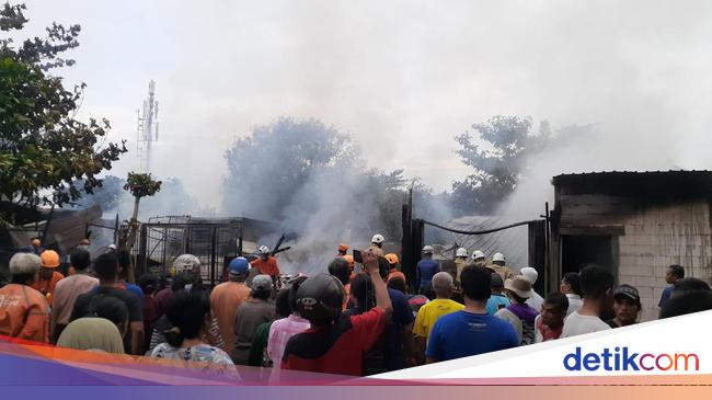 Pasar Ngaliyan Semarang Terbakar