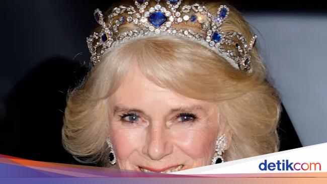 Permaisuri Camilla Pakai Baju Raja Charles di Acara Formal, Jadi Sorotan
