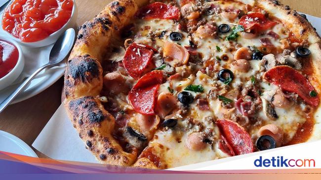 Lebih Gurih dan Bikin Nagih, 5 Alasan Ini Bikin Rasa Pizza di Restoran ...