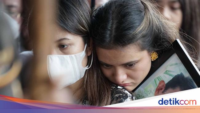 Marsha Aruan Ikhlas Melepas Kepergian Sang Ayah Marsha Aruan Ikhlas Melepas Kepergian Sang Ayah