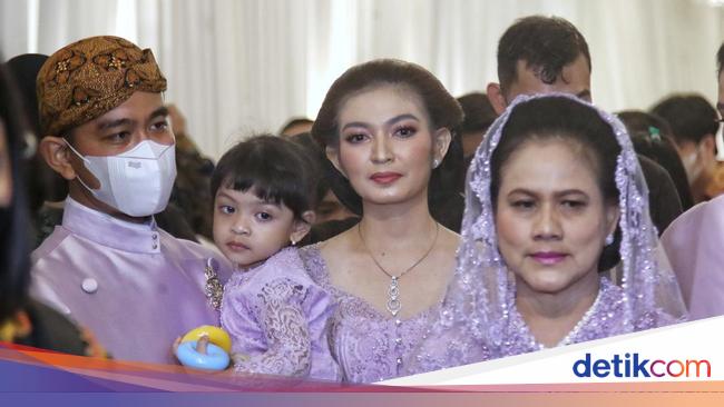 9 Potret Anggun Selvi Ananda Curi Perhatian Saat Nikah Kaesang-Erina