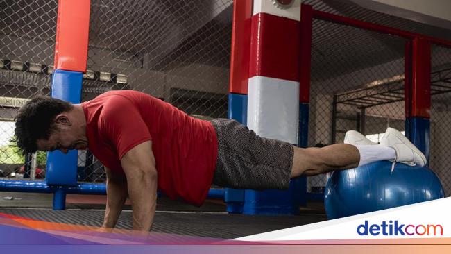 Contoh Latihan Kekuatan Otot Mudah Dilakukan di Rumah