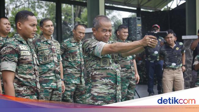 Kala TNI dan Sipil Adu Tembak di Lapangan Mako Pusenif