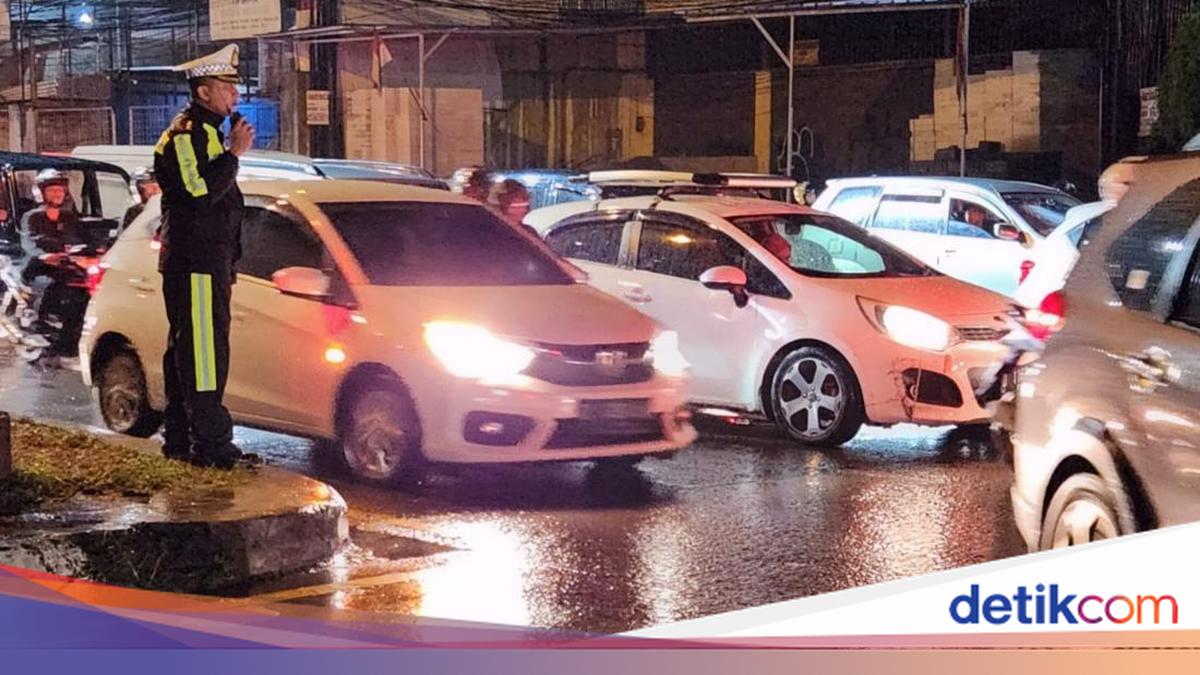 Kawasan Gedebage Bandung Macet Parah gegara Diterjang Banjir