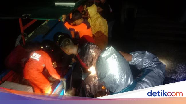 Kapal Nelayan di Anambas Tenggelam Dihantam Gelombang