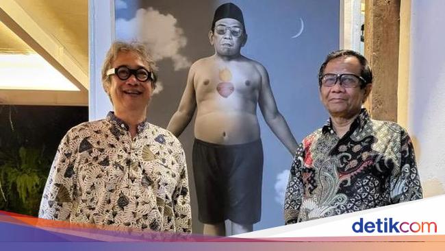 'Gus Dur Telanjang Dada' di Foto Mahfud Md Disorot, Butet Beri Penjelasan