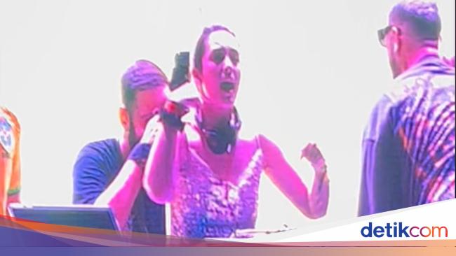 Viral Video Chelsea Islan & Rob Clinton Nge-DJ di Panggung DWP Setelah ...