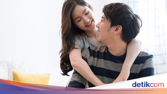 Suami Cium Istri Bikin Puasa Batal Ini Penjelasannya