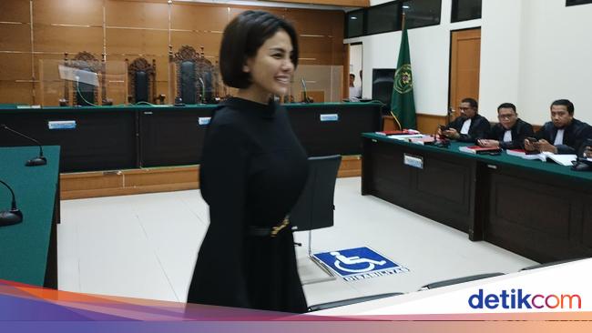Nikita Mirzai Kesal Dito Mahendra Tak Datang di Sidang, Pengacara Ngamuk