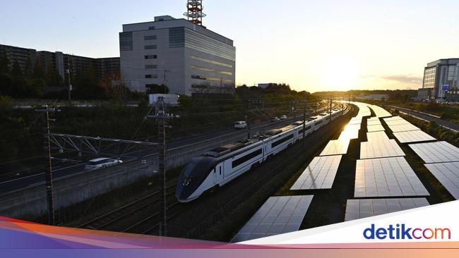 Top! Jepang Mulai Operasikan Kereta Tenaga Matahari