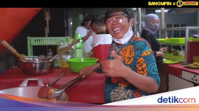 Merakyat! 5 Artis Sukses Jualan Kuliner Kaki Lima