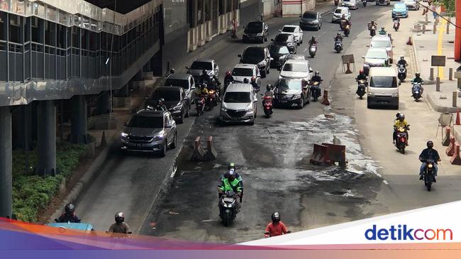 Lagi-lagi Jl HR Rasuna Said Jaksel Rusak Lagi, Laju Kendaraan Tersendat