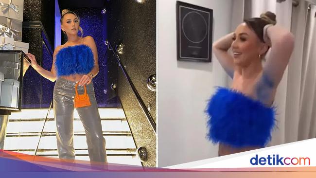 Pakai Kemben Ngejreng Ke Acara Holiday Dinner Ketek Wanita Ini Jadi Biru