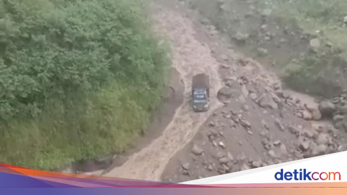 1 Truk Terjebak Banjir Lahar Hujan di Kali Gendol Sleman