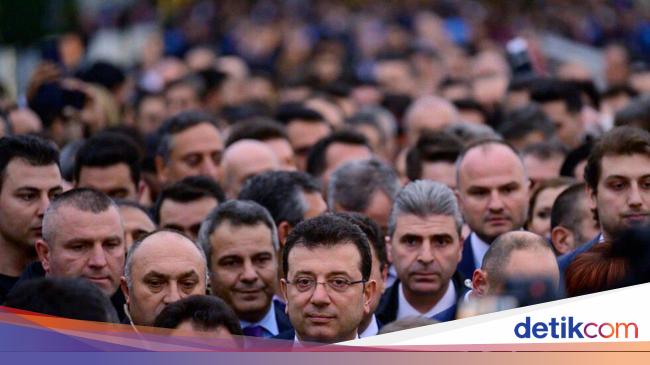 Rival Erdogan Dibui, Puluhan Ribu Pendukungnya Banjiri Istanbul
