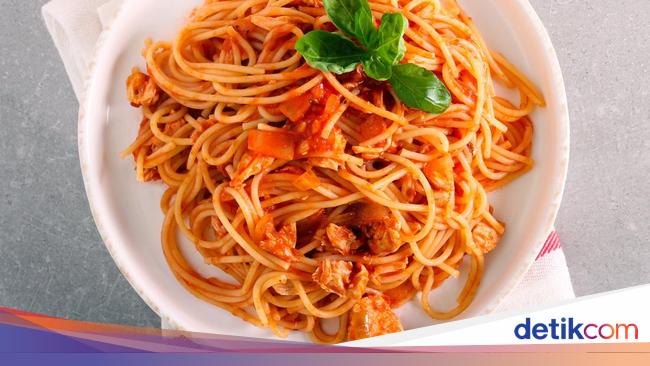 Resep Spaghetti Saus Ayam Tomat yang Gurih Segar untuk Menu Akhir Pekan
