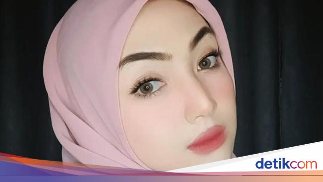 Riesca Rose Mantap Berhijab, Postingan Instagram Dirapikan